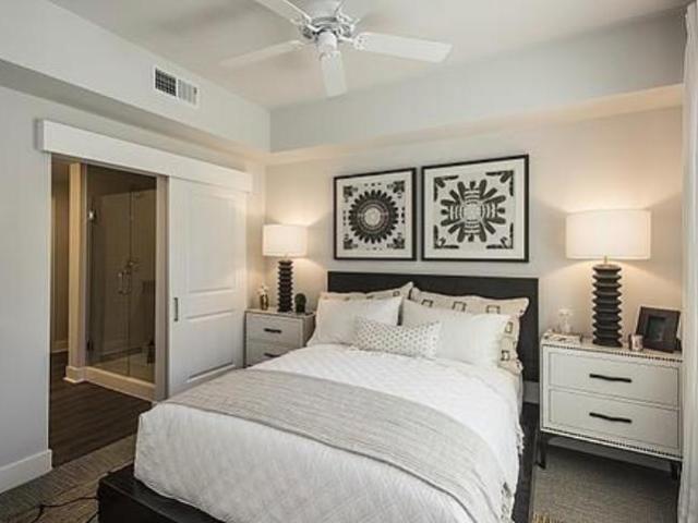 1 Br, 1 bath, Apartment 222 E McDowell Rd