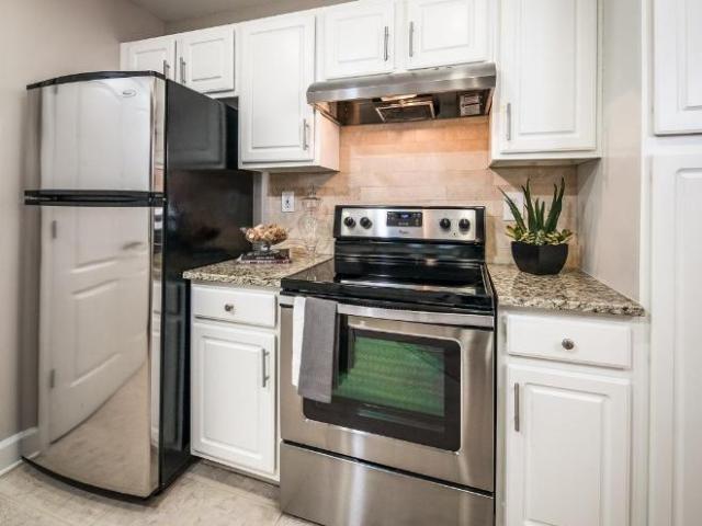 1 Br, 1 bath, Apartment 222 14th St NE