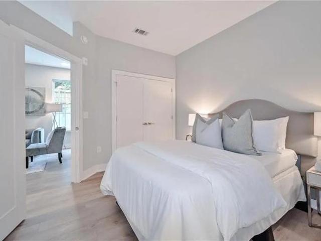 1 Br, 1 bath, Apartment 22 Airline St