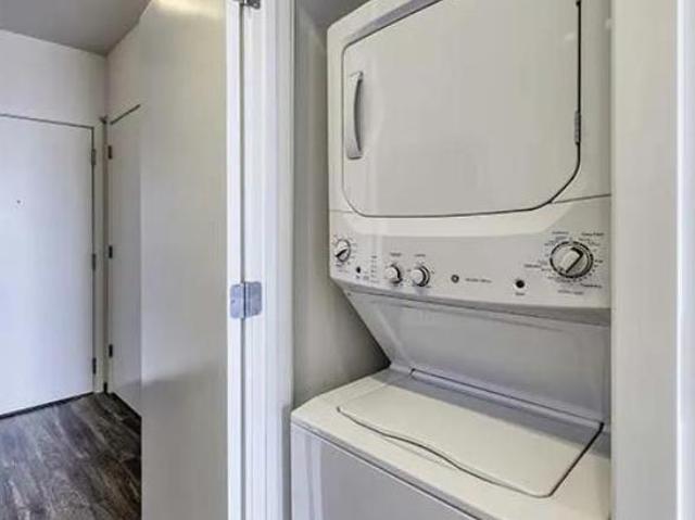 1 Br, 1 bath, Apartment 2340 N California Ave
