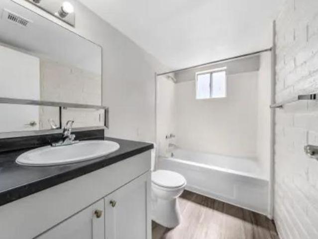 1 Br, 1 bath, Apartment 2345 N Craycroft Rd