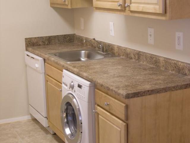 1 Br, 1 bath, Apartment 2352 Cowan Boulevard