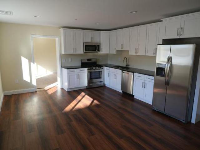 1 Br, 1 bath, Apartment 236 S Richmond St