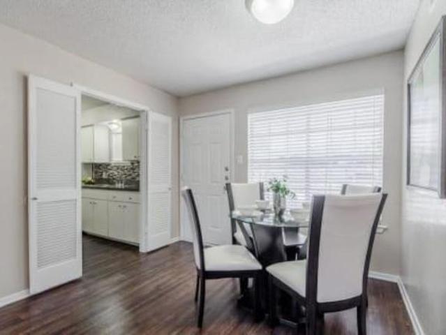 1 Br, 1 bath, Apartment 2300 Ridgmar Blvd