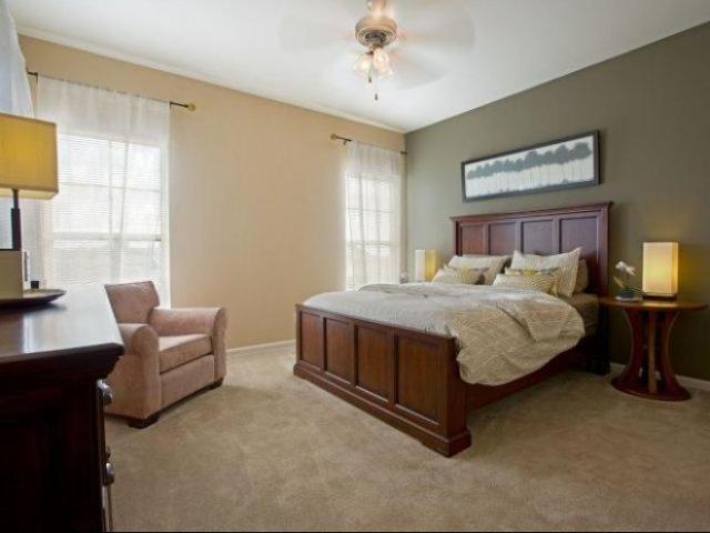 1 Br, 1 bath, Apartment 2300 S Michigan Ave