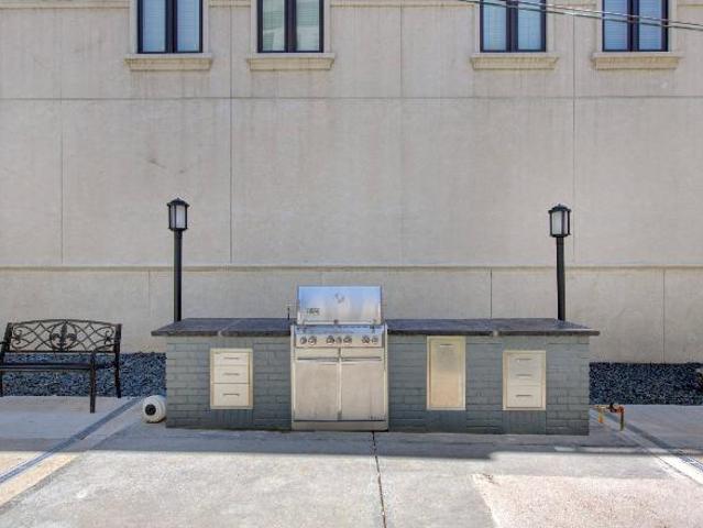 1 Br, 1 bath, Apartment 230 E 19th Ave