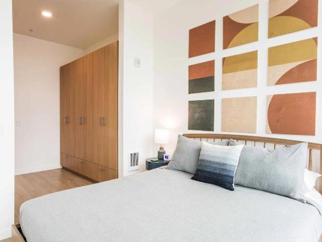 1 Br, 1 bath, Apartment 230 SW Ash St