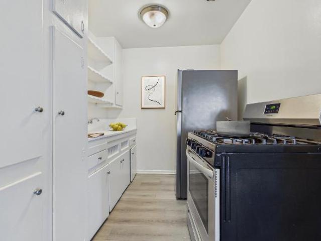 1 Br, 1 bath, Apartment 233 237 4th Ave