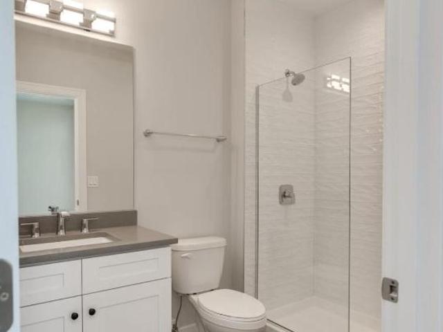 1 Br, 1 bath, Apartment 246 Green Bay Rd