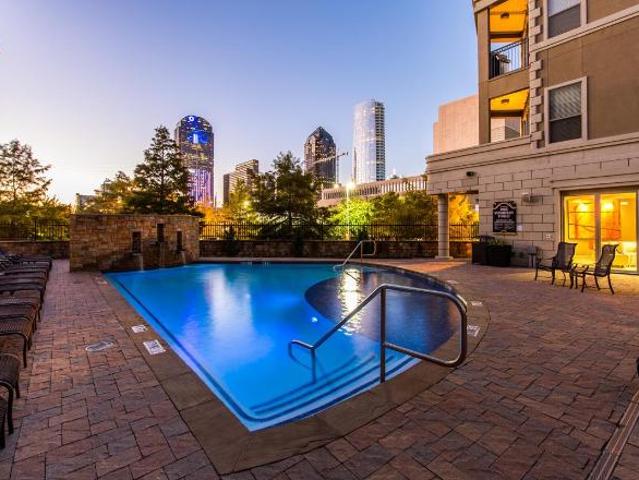 1 Br, 1 bath, Apartment 2400 Thomas Avenue