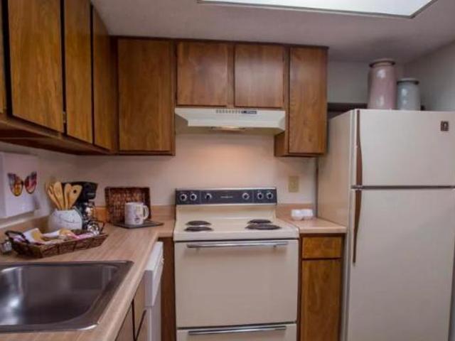 1 Br, 1 bath, Apartment 2400 NW 30th St