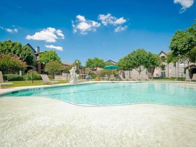 1 Br, 1 bath, Apartment 2401 E McKinney Street