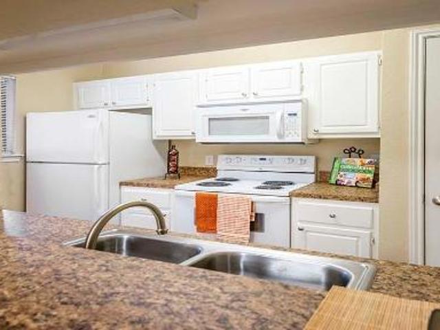 1 Br, 1 bath, Apartment 2401 Ohio Dr