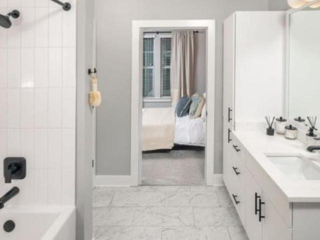 1 Br, 1 bath, Apartment 2408 South Blvd