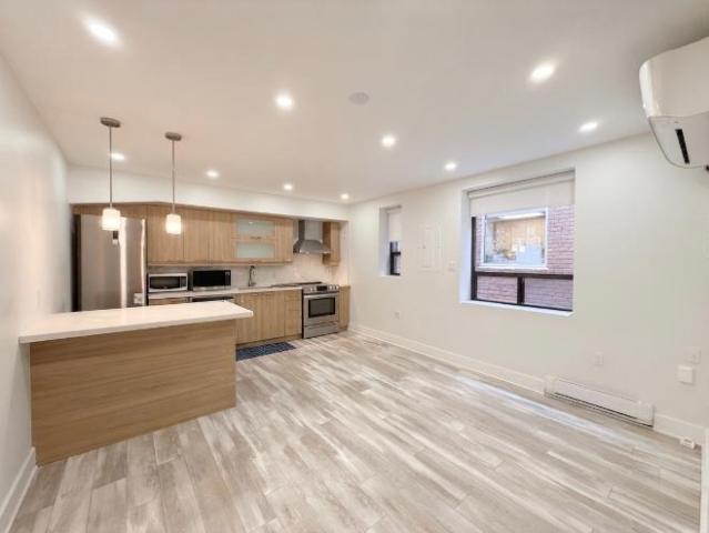 1 Br, 1 bath, Apartment 240 Durie Street