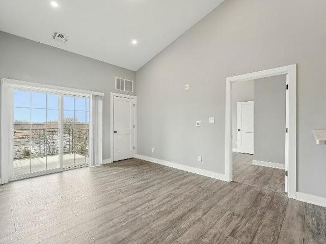 1 Br, 1 bath, Apartment 2421 Bristol Road