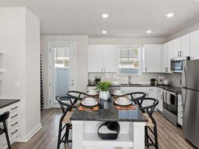 1 Br, 1 bath, Apartment 2421 Sanders Ave