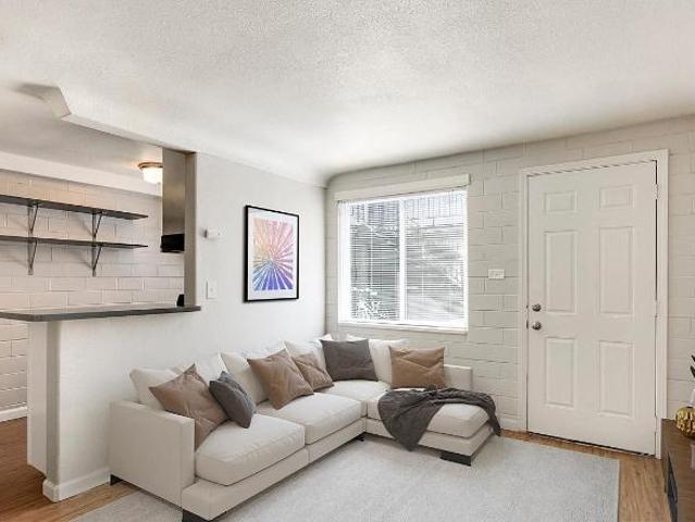 1 Br, 1 bath, Apartment 2426 Clay Street