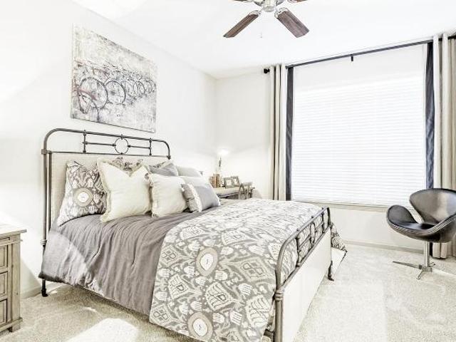 1 Br, 1 bath, Apartment 2543 Meridian Pkwy