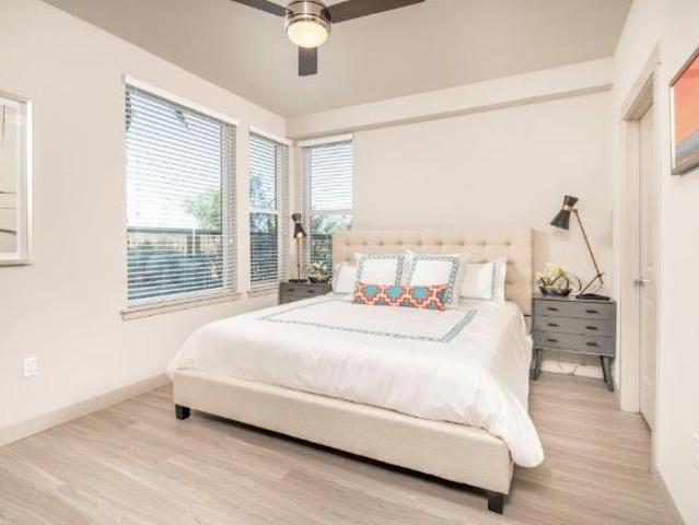 1 Br, 1 bath, Apartment 2550 S Santan Village Pkwy