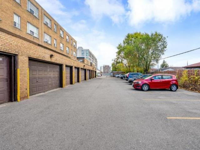 1 Br, 1 bath, Apartment 2552 Keele St