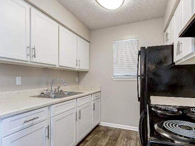 1 Br, 1 bath, Apartment 2561 Fassitt Rd