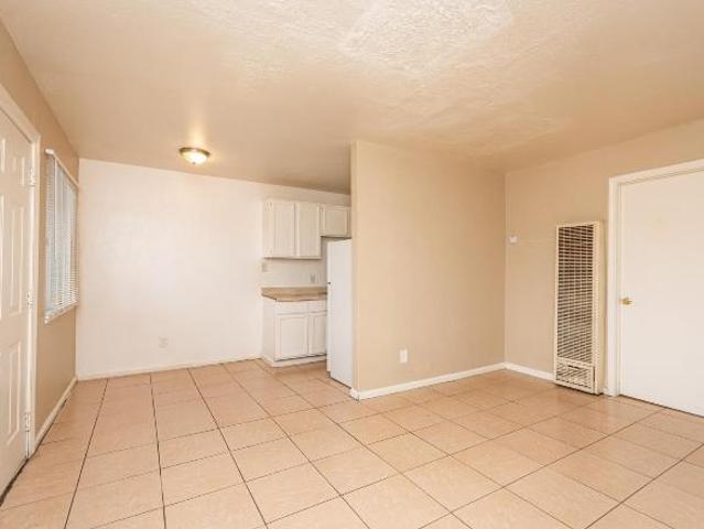 1 Br, 1 bath, Apartment 2562 Traction Ave