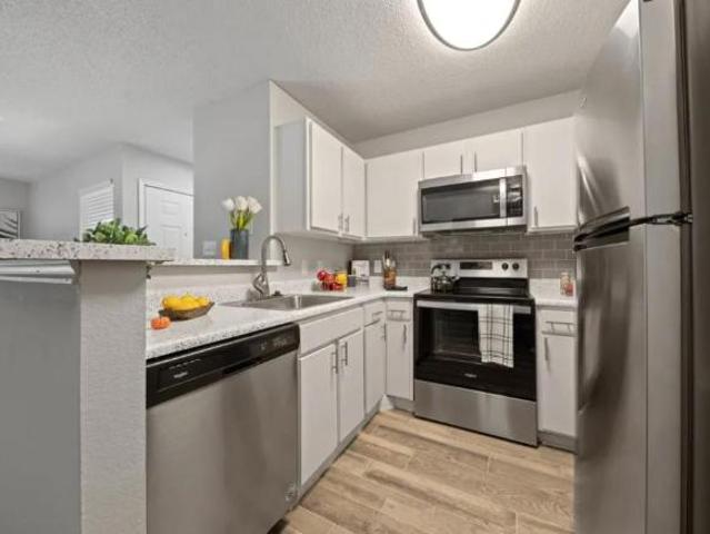 1 Br, 1 bath, Apartment 256 E Corporate Drive