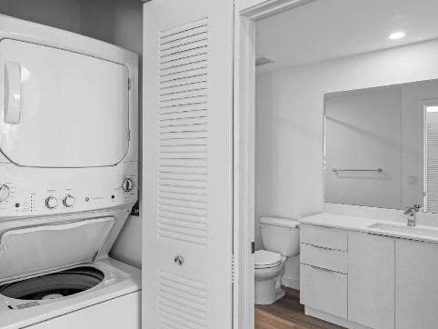 1 Br, 1 bath, Apartment 2585 Spruce Ave