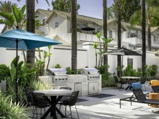 1 Br, 1 bath, Apartment 2598 Associated Rd