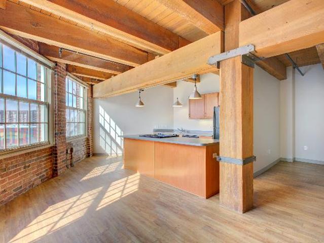 1 Br, 1 bath, Apartment 2500 N Broadway