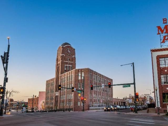 1 Br, 1 bath, Apartment 2500 N Broadway