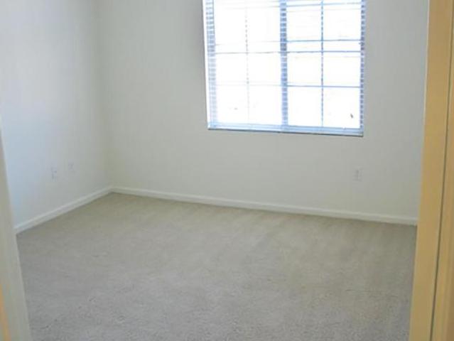 1 Br, 1 bath, Apartment 2500 Northside Dr