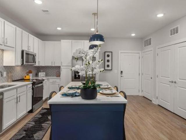 1 Br, 1 bath, Apartment 2500 Red Bartlett Way
