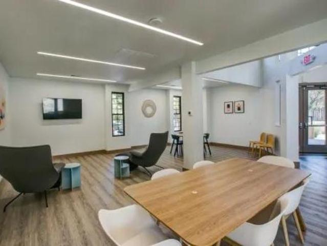 1 Br, 1 bath, Apartment 2500 Sawmill Rd