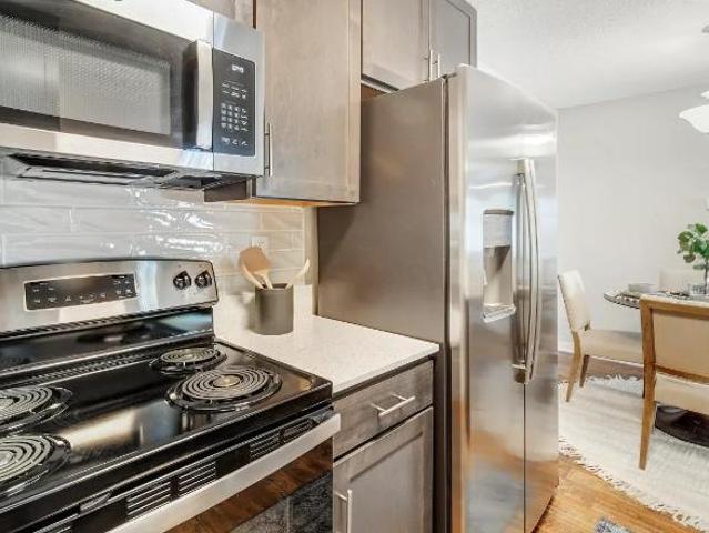 1 Br, 1 bath, Apartment 2501 River Oaks Blvd