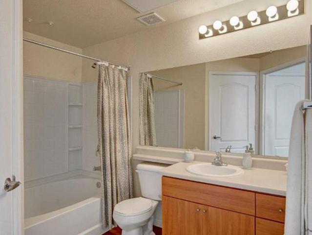 1 Br, 1 bath, Apartment 2506 W Dunlap Ave