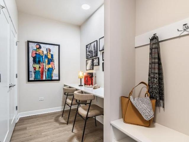 1 Br, 1 bath, Apartment 250 McHenry Rd
