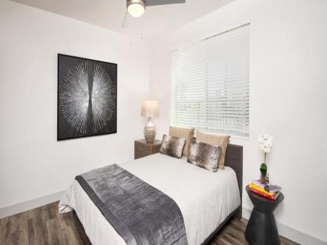 1 Br, 1 bath, Apartment 250 E Ray Rd
