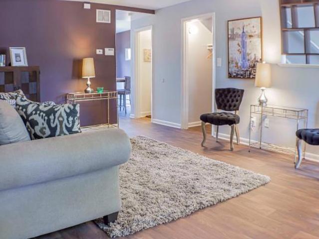 1 Br, 1 bath, Apartment 2515 Roseview Lane