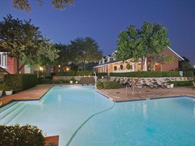 1 Br, 1 bath, Apartment 2527 W Royal Lane