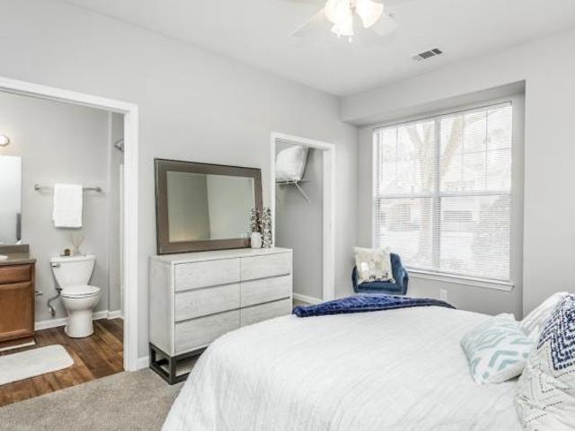 1 Br, 1 bath, Apartment 2525 Pavilion Pl