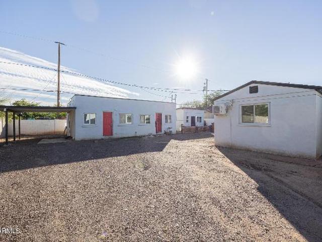 1 Br, 1 bath, Apartment 2537 East Willetta Street