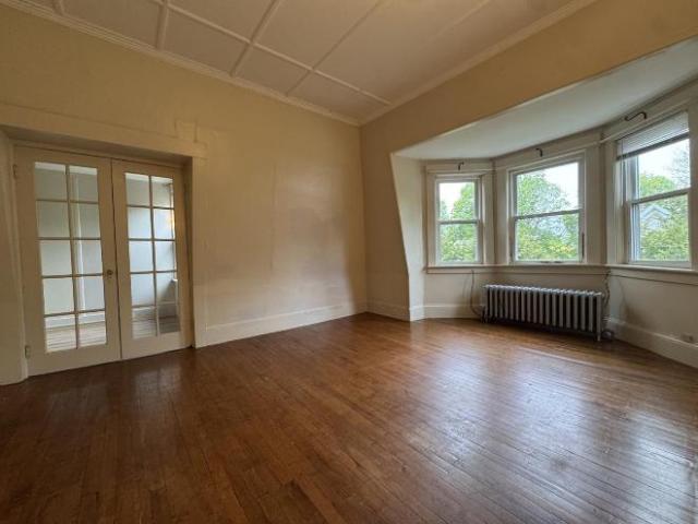1 Br, 1 bath, Apartment 25 Oak Street