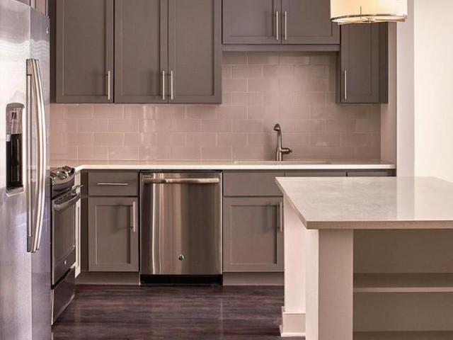 1 Br, 1 bath, Apartment 2600 Glenwood Ave