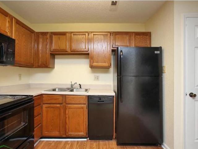 1 Br, 1 bath, Apartment 2610 Camellia Dr
