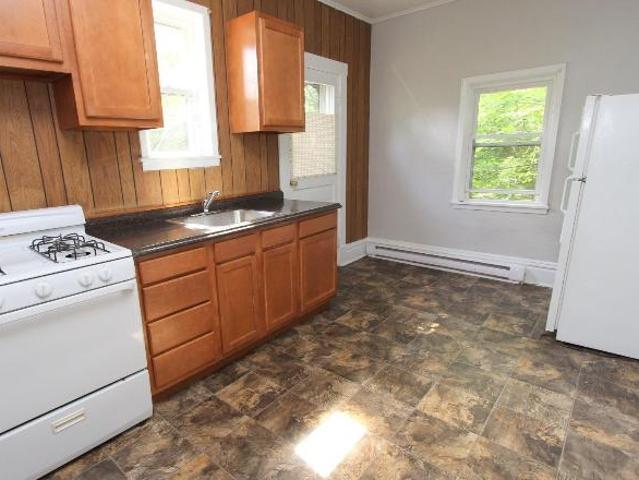 1 Br, 1 bath, Apartment 2617 Shady Avenue