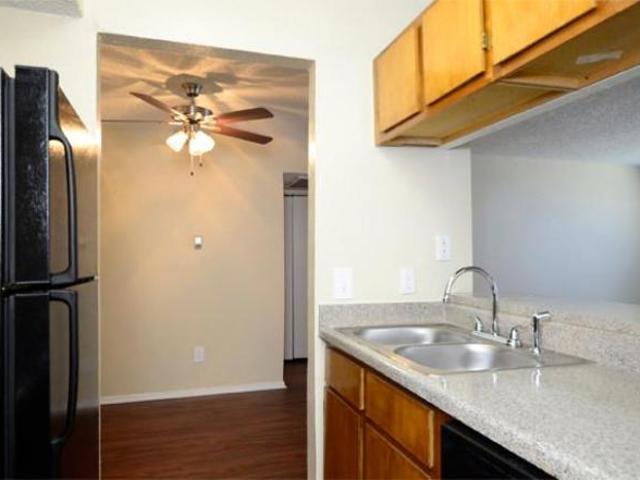 1 Br, 1 bath, Apartment 2615 W Walnut Hill Ln