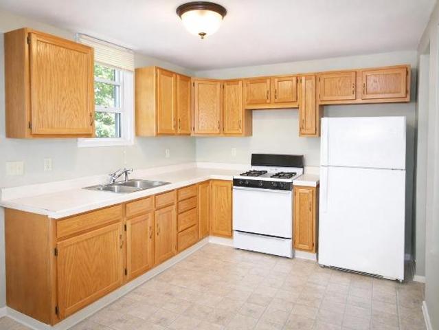 1 Br, 1 bath, Apartment 2615 Shady Avenue