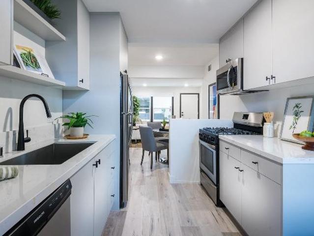 1 Br, 1 bath, Apartment 262 North Los Robles Avenue